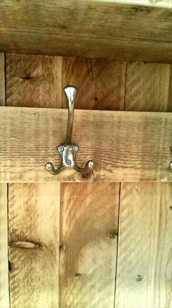 DIY Wood Pallet Hall Tree - Pallets Pro